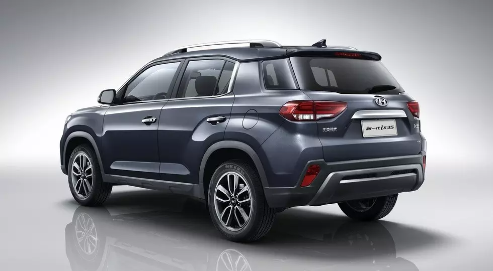 Die geheimsinnige kruis Hyundai is tydens toetse weer gevang: is die sewe-sitplek tucson? 40597_2