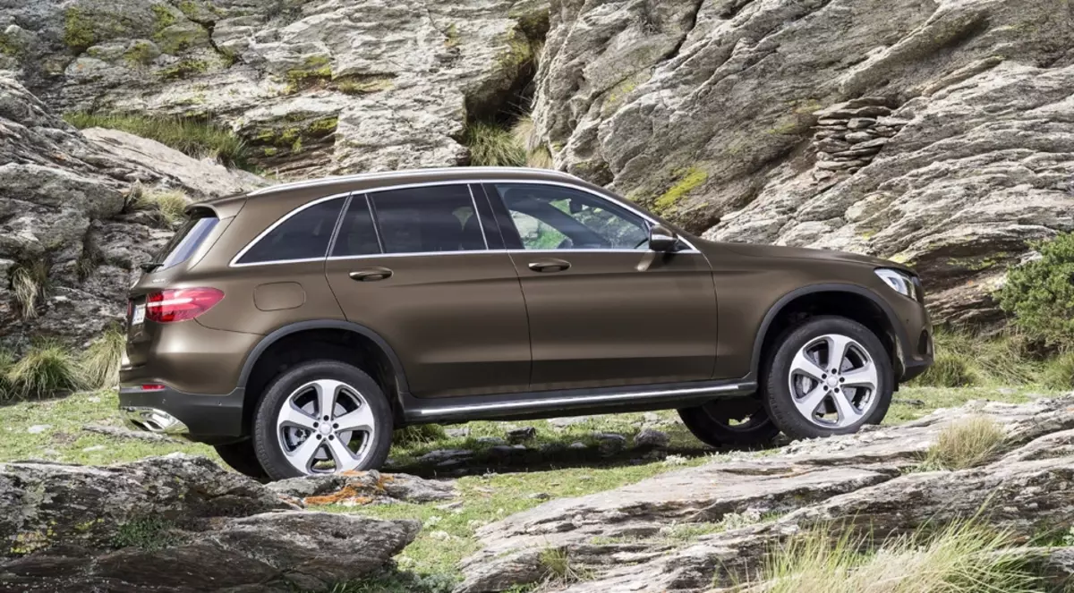 Mercedes ngandhani babagan rega kanggo Glc anyar 406_2