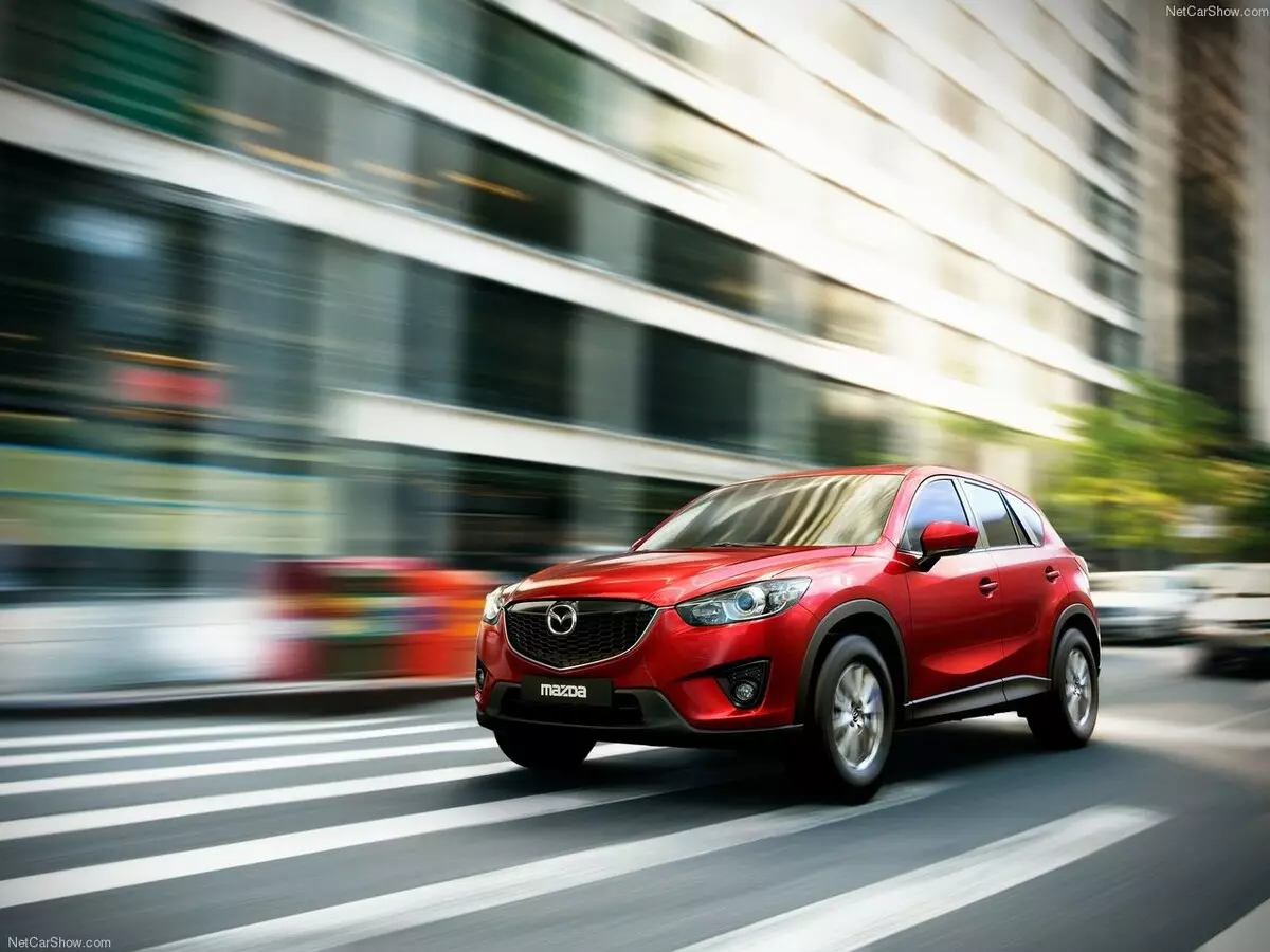 100.000 kilometer mei Mazda CX-5: Crossover, wat lestich is om te stopjen 40727_2