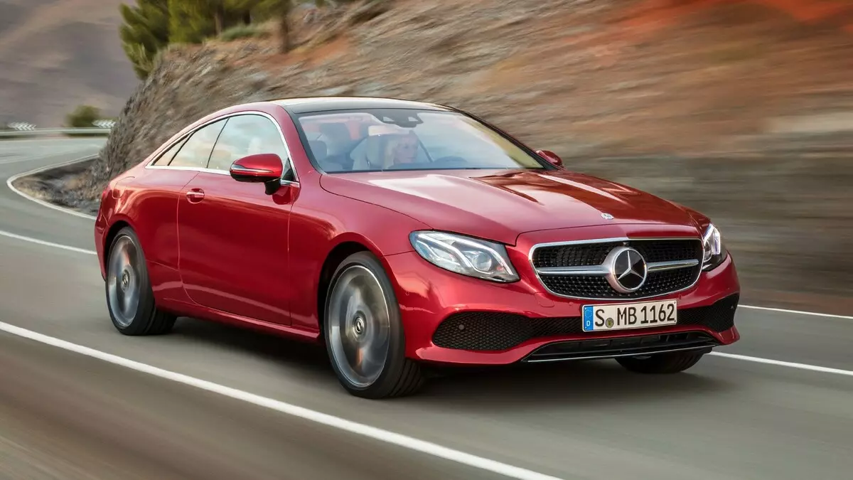 Ailenin Üyesi: Mercedes, e-sınıfı Coupe'nin seri serbest bırakılmasına başladı. 40737_3