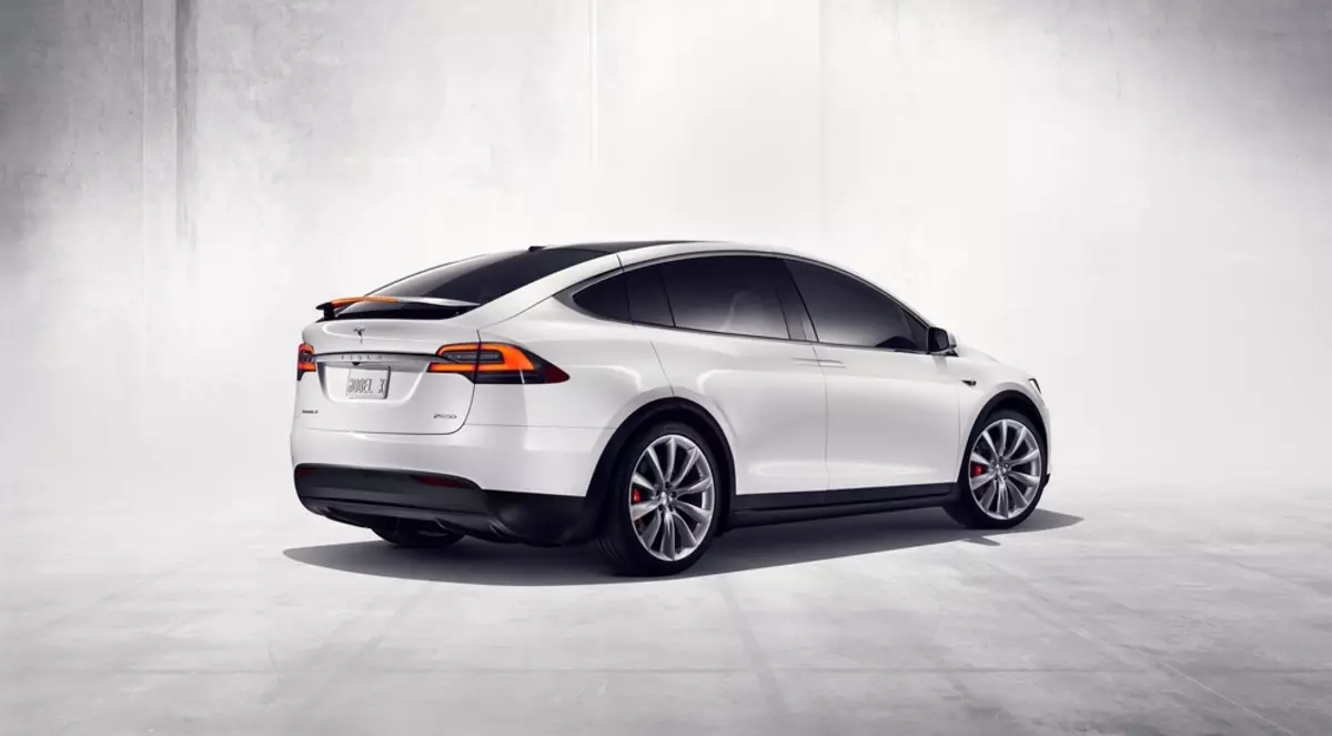 TESLA MODEL X: tsara indrindra avy amin'ny Zaporozhets, Citroen ary gullwing 40755_13