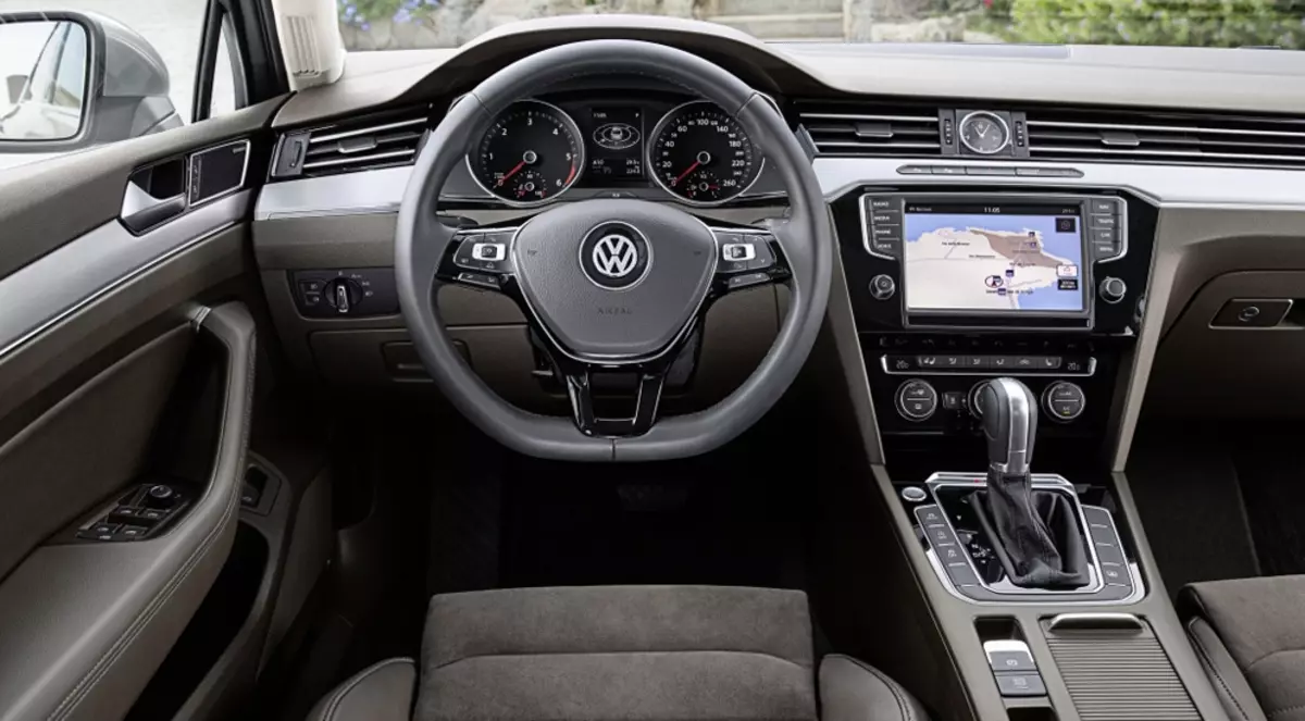 Los precios rusos y la configuración de Volkswagen Passat de la nueva generación son desclasificados. 40799_3