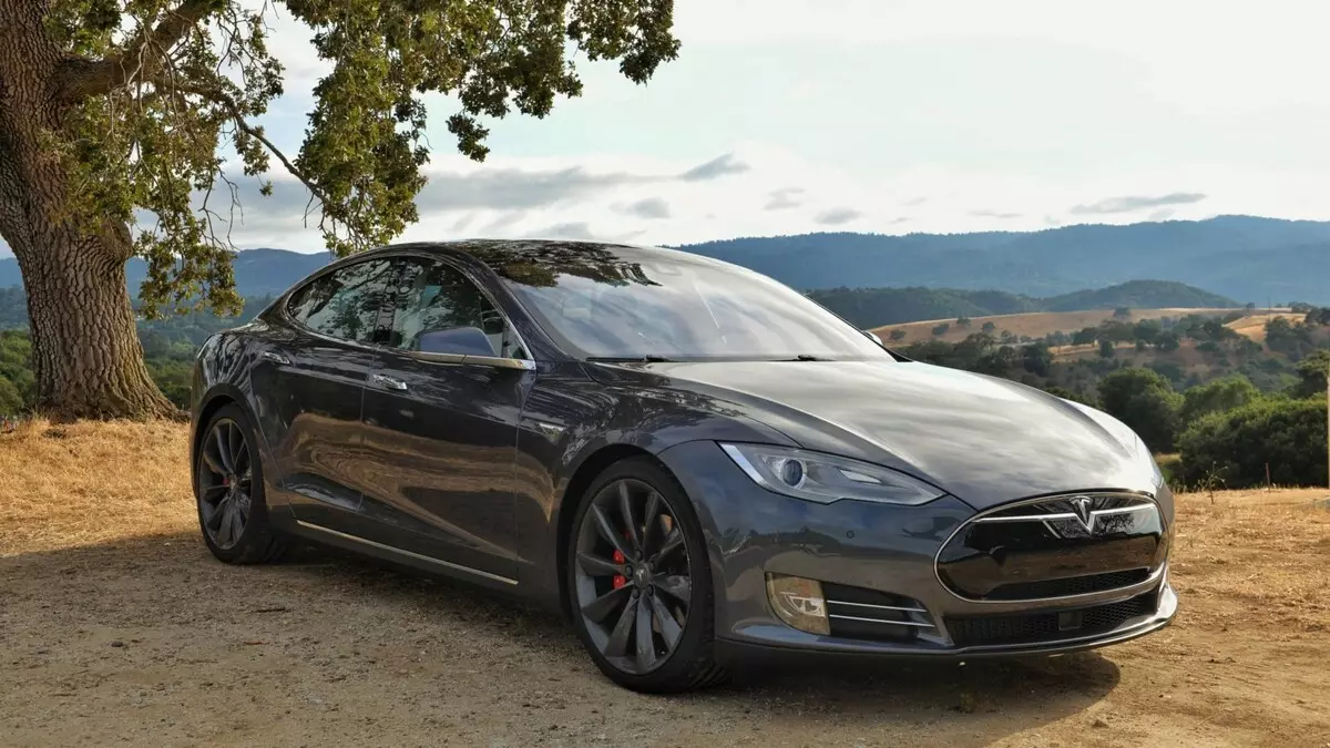 Tesla Model S.