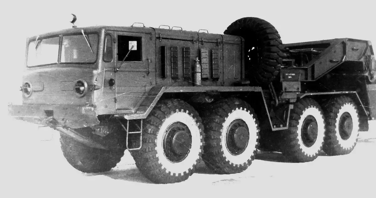 Spetstyagach MAZ-537D Pirmasis išleidimas su elektros generatoriumi. 1967 m. (Iš Niits archyvo 21)