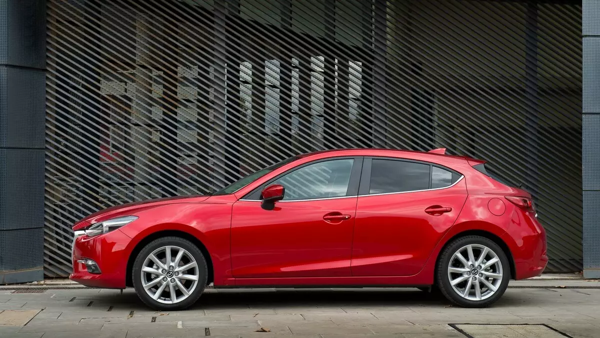 కొత్త Mazda3 శరదృతువులో ప్రవేశించవచ్చు 41080_10