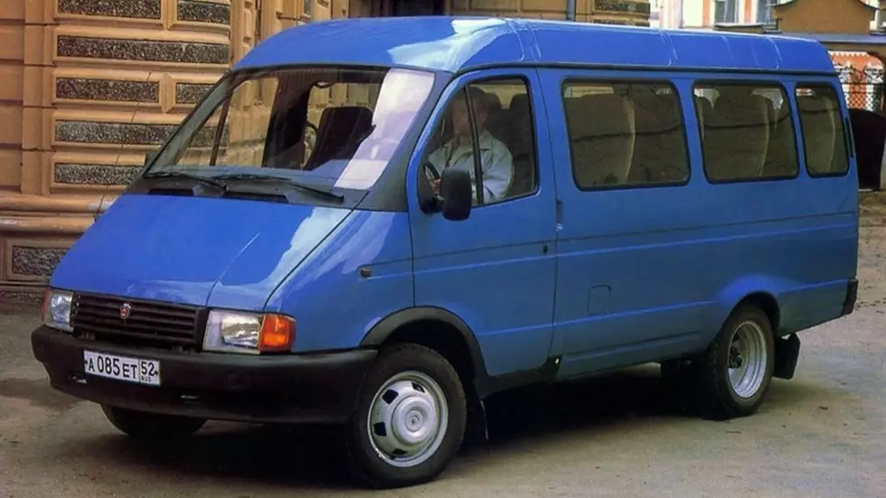 Бид дамжуулалтыг шилжүүлж байна: Gazelle Gaz-3221-ийн Minibus-ийн түүхэн бүтээн байгуулалт 41082_11