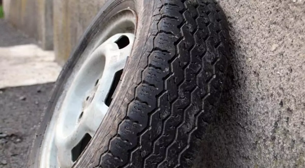 Во стапките на Пирели и Мишелин: Историја на редовни гуми автомобили ВАЗ 41114_19
