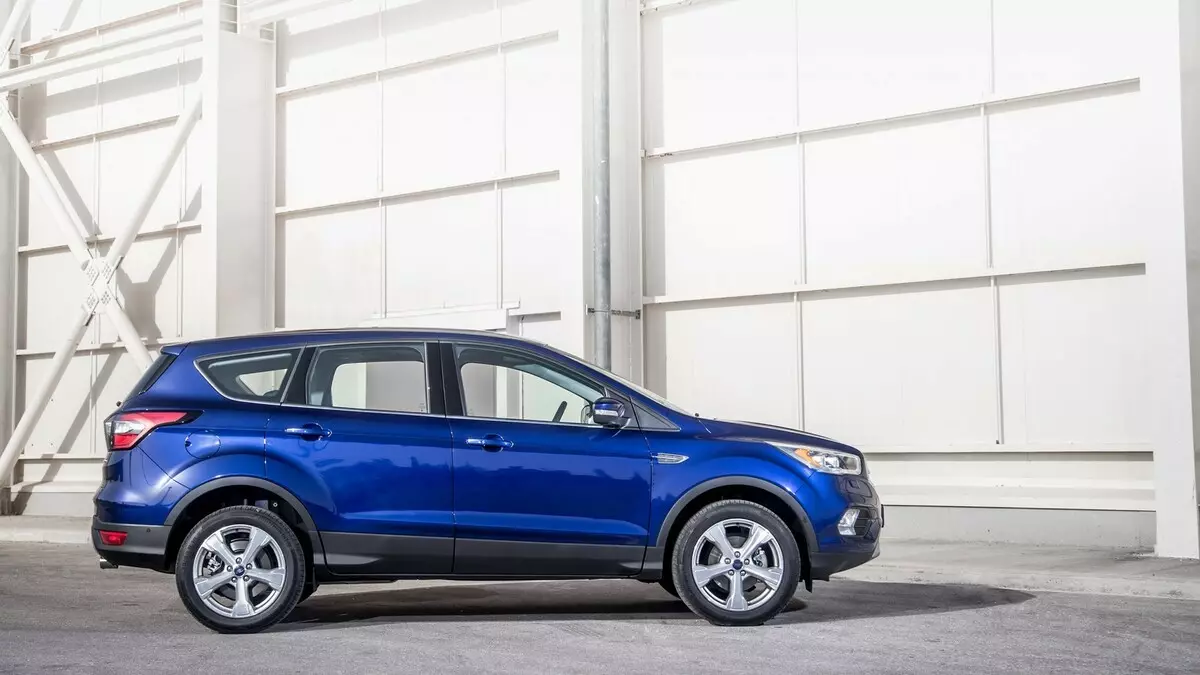 Ford Kuga MetIt Fistsellers en la rusa merkato 41344_2