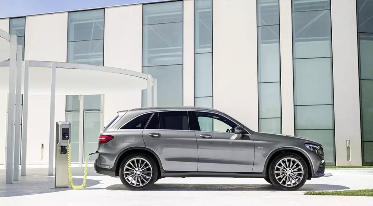 Новиот Mercedes-Benz GLC испратен до GLK пензиониран 413_7