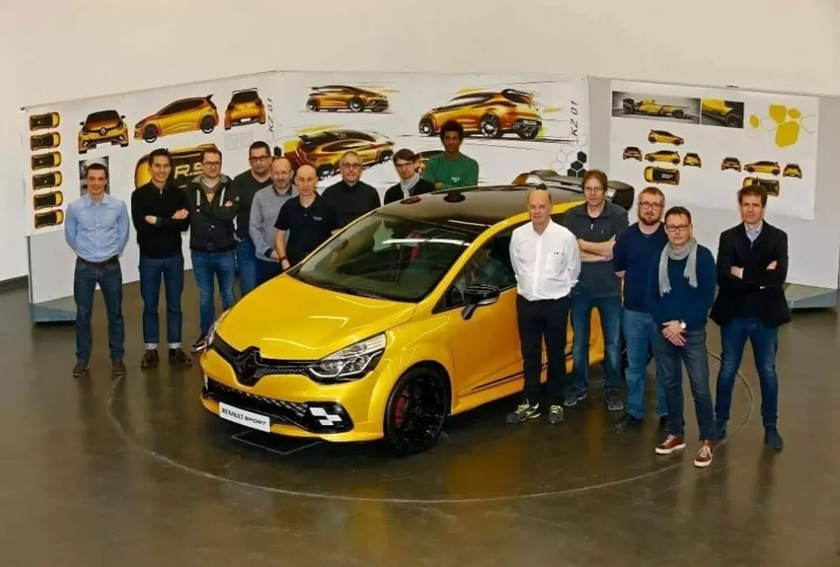 Ang unang mga larawan ng hardcore Renault Clio Rs. 41469_3