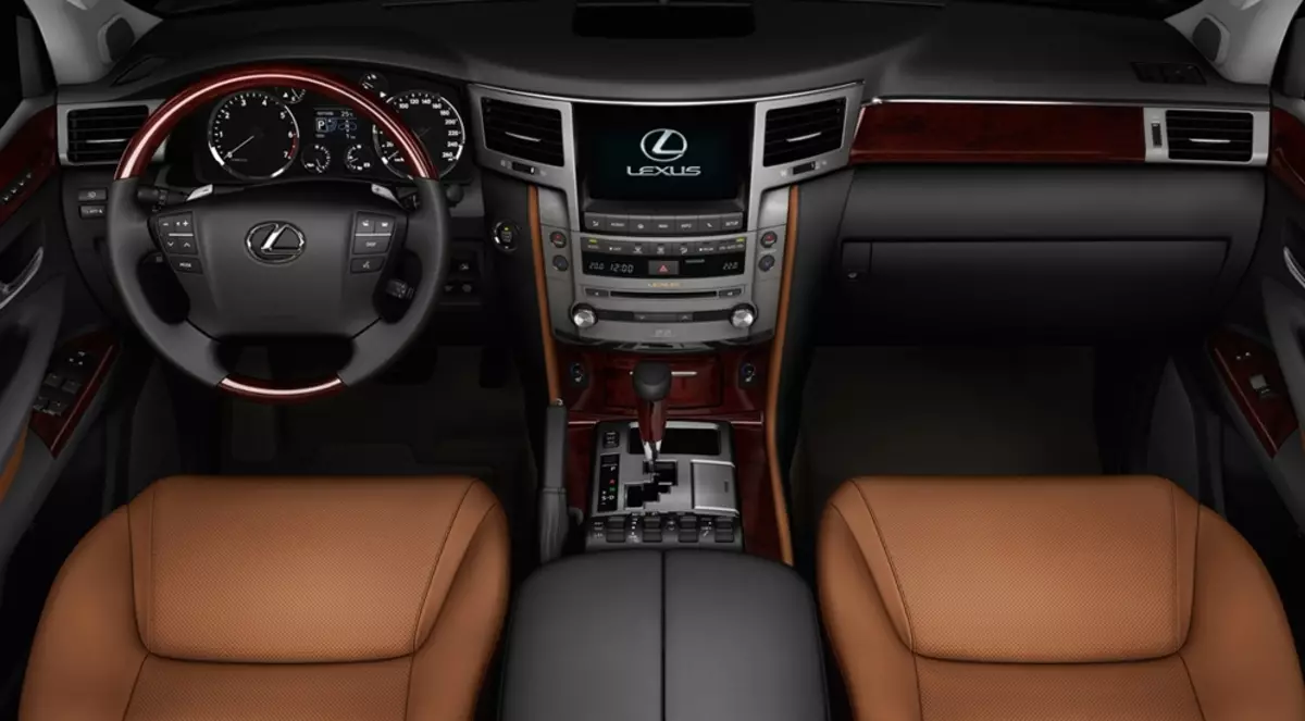 Lexus SUV dia nianjera tamin'ny faran'ny fahavaratra 41491_11