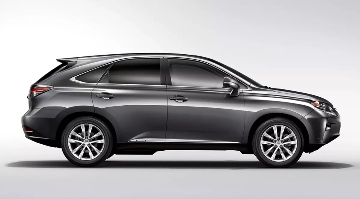 Lexus SUV dia nianjera tamin'ny faran'ny fahavaratra 41491_2