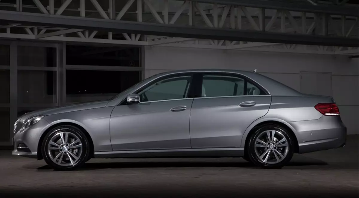 Líkaminn í nýju Mercedes E-Class hefur sýnt í stíl Nu 41515_4