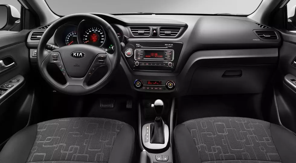 รุ่นใหม่ของ Kia Rio จับในระหว่างการทดสอบ 41545_8