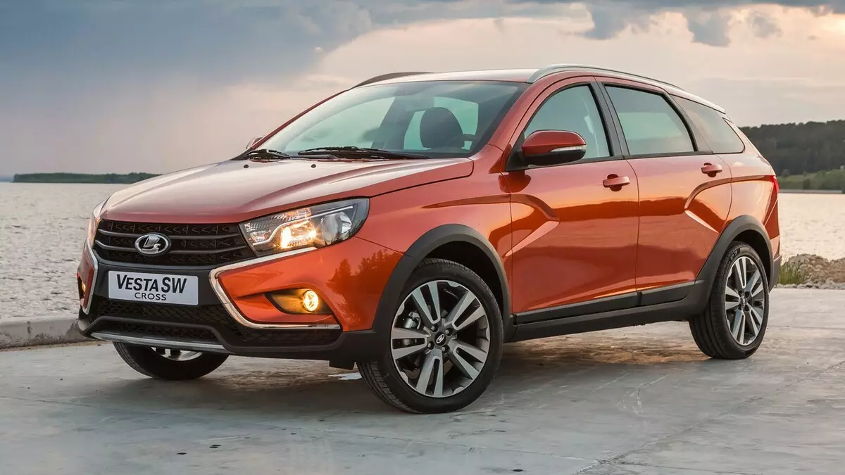 Ang presyo ng top-end na kumpletong hanay ng mga kariton ng Lada Vesta ay lalampas sa 800,000 rubles 41566_1