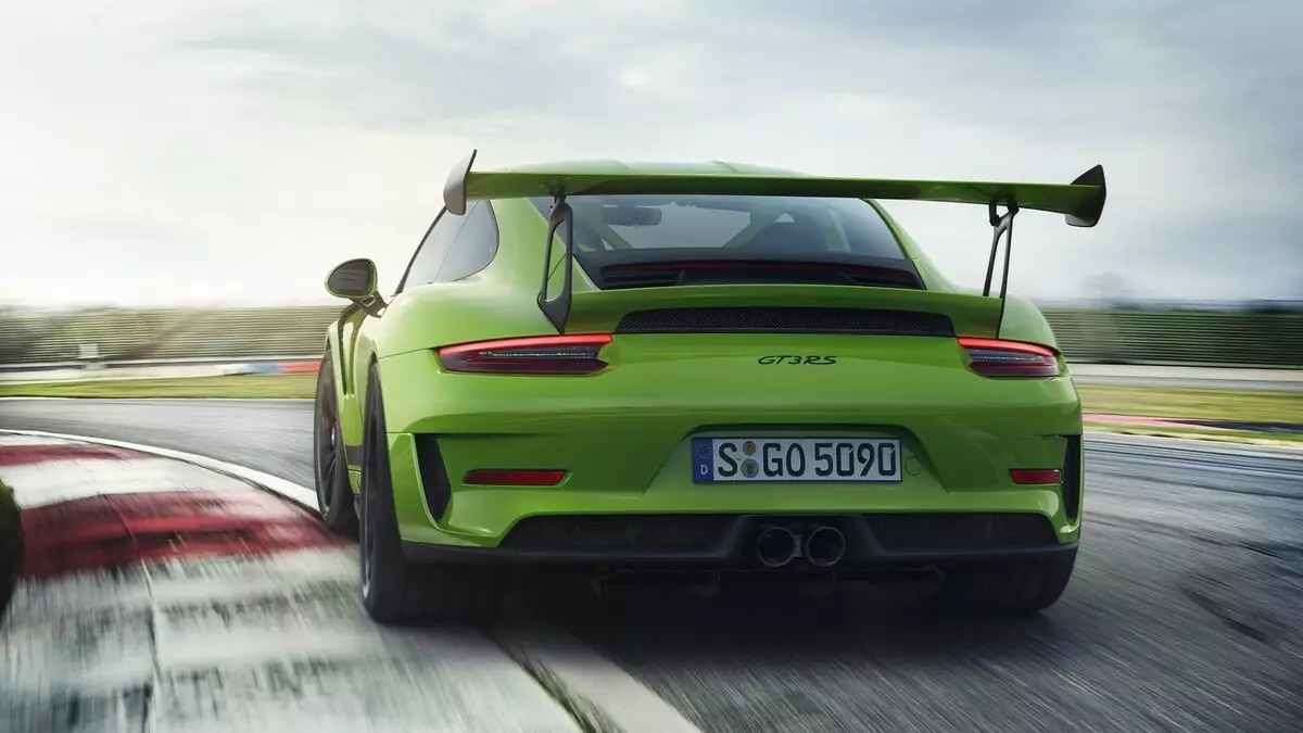 I-Porsche ihlaziyiwe i-Porsche 911 GT3 rs ifumene i-520 