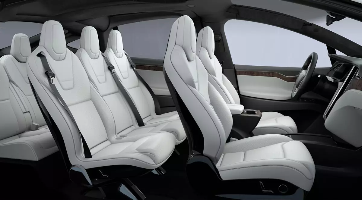 Вядомая цана на самую даступную версію красовер Tesla Model X 41740_3