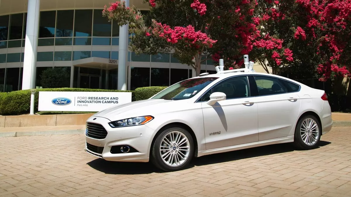 Ford-Fusion-Hybrid-Testy-Avtopilota-04