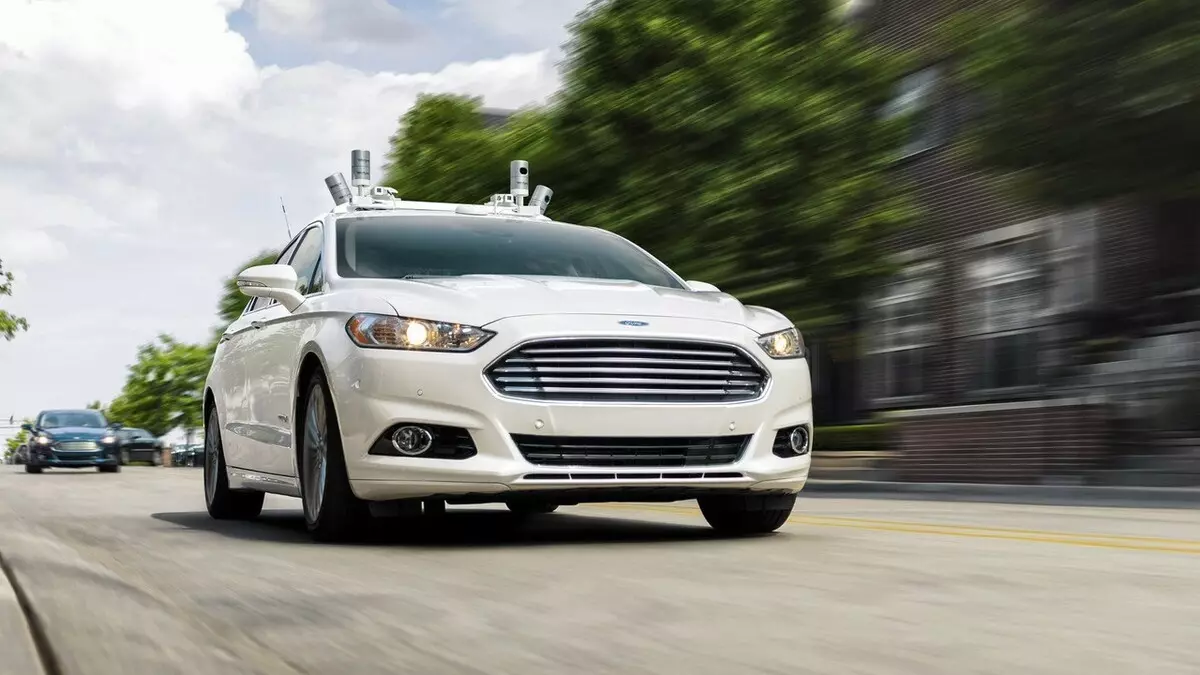 Ford-Fusion-Hybrid-Testy-Avtopilota-01