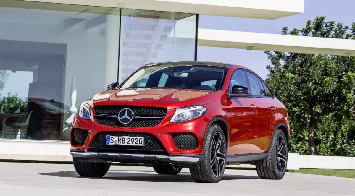 Mercedes, Detroytdakı Yanvar Motor Şousunda Gle'nin yeni çarpaz kupeninin ən güclü versiyasını təqdim edə bilər 4174_1