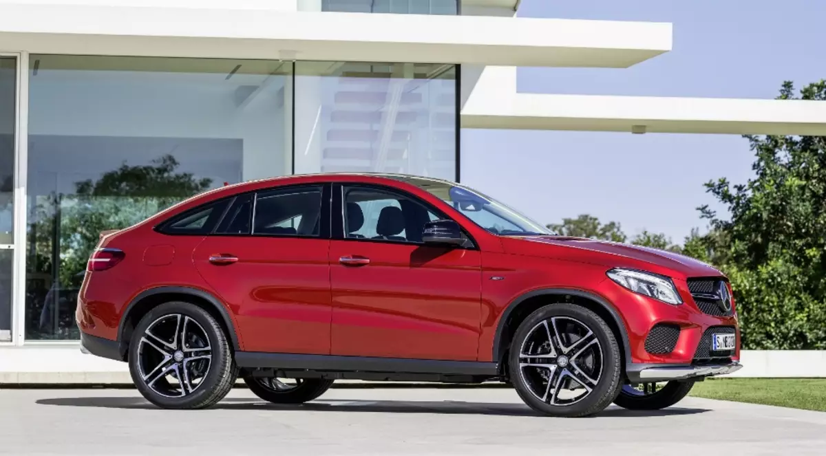 Mercedes, Detroytdakı Yanvar Motor Şousunda Gle'nin yeni çarpaz kupeninin ən güclü versiyasını təqdim edə bilər 4174_2