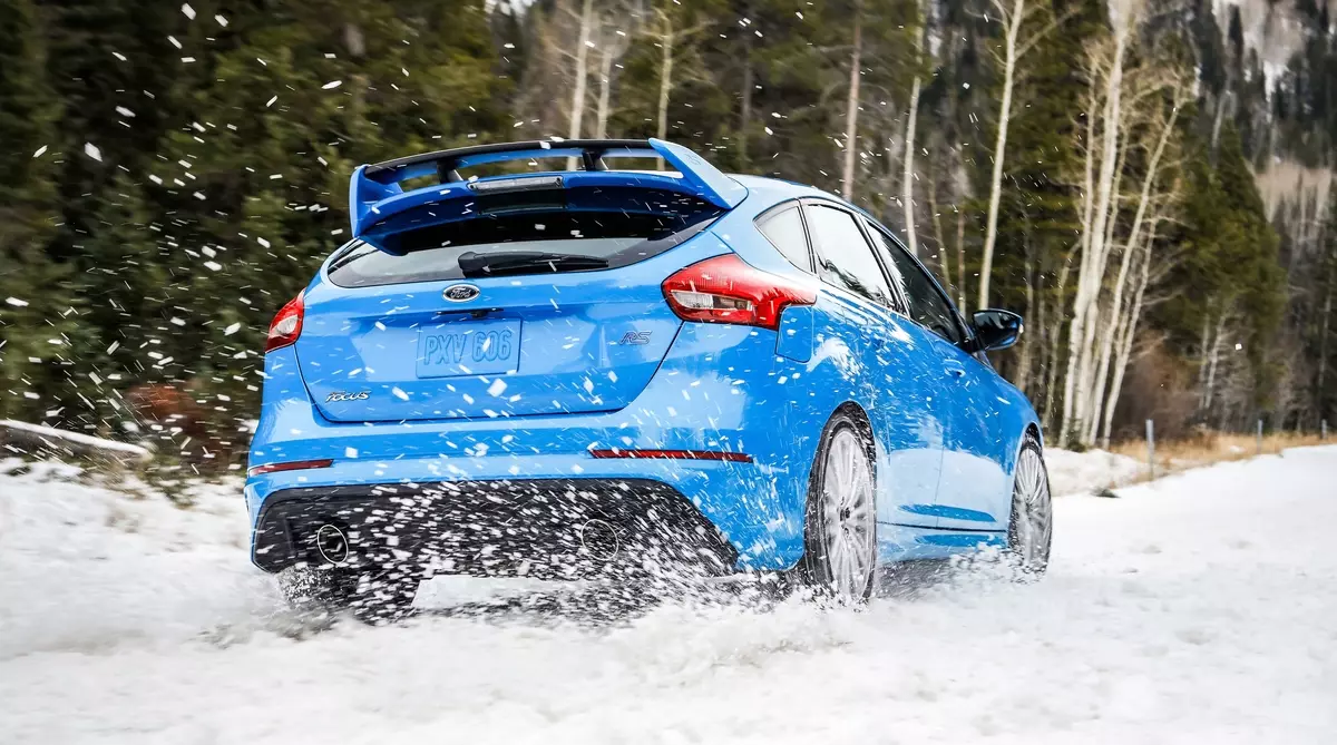 Ford Focus RS получи фабричния комплект от зимни гуми 41761_4