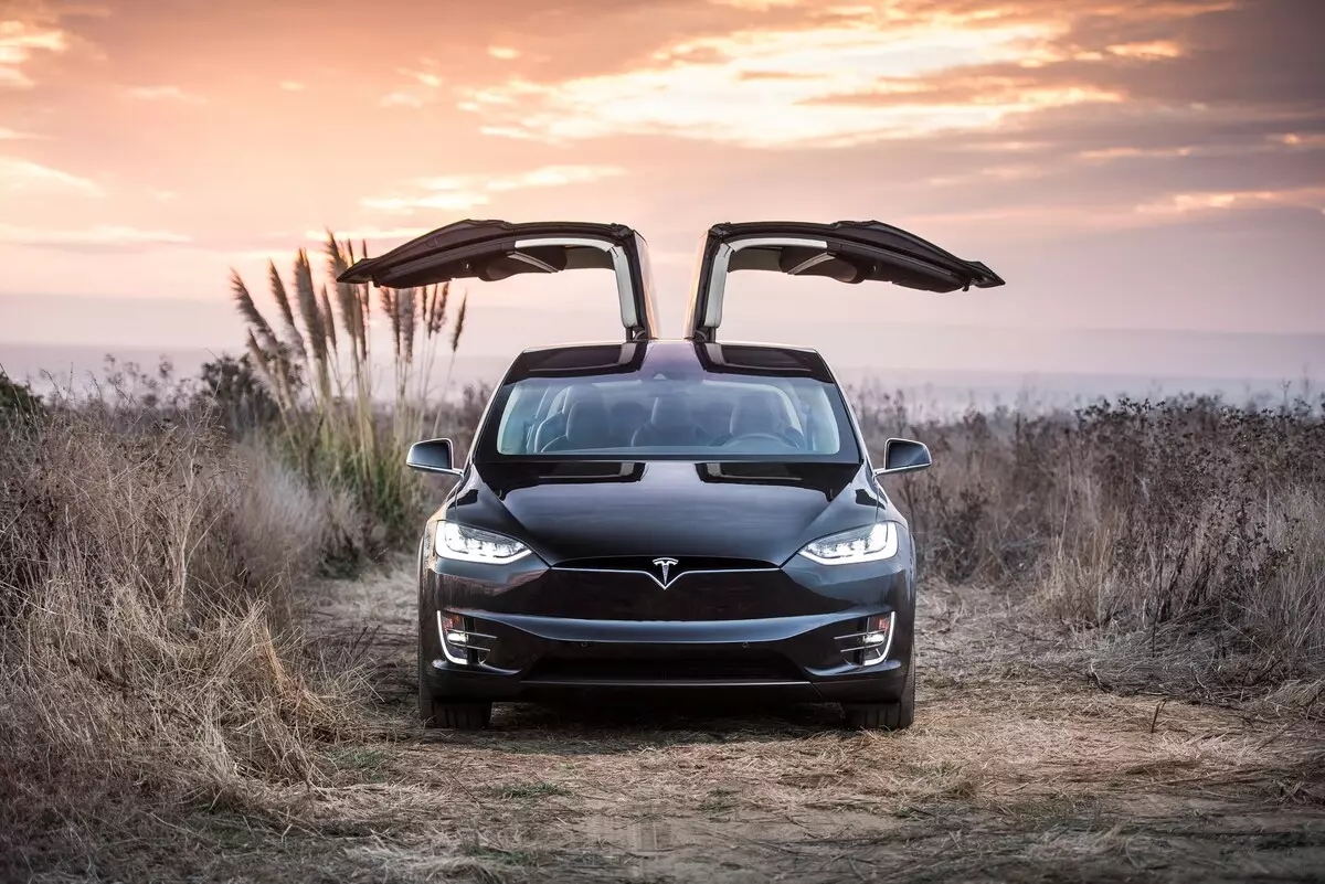 Ao amin'ny sary: ​​modely tesla x