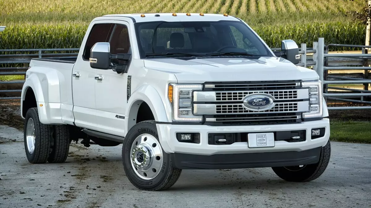 A gyárból a szolgáltatáshoz: Ford visszahívja az új Super Duty Pickups-t 41829_1