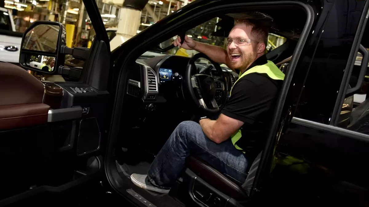 A gyárból a szolgáltatáshoz: Ford visszahívja az új Super Duty Pickups-t 41829_4