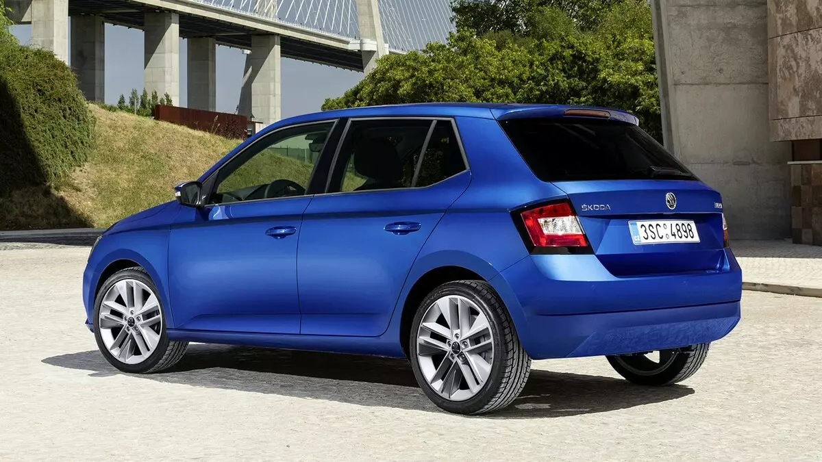 SKODA FABIA Crossover kommer att cristward konkurrenter 42057_2