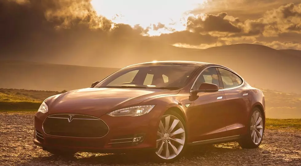 A la foto: Tesla model S