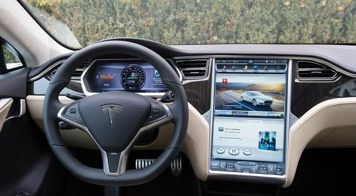 Trong ảnh: Nội thất Tesla Model S