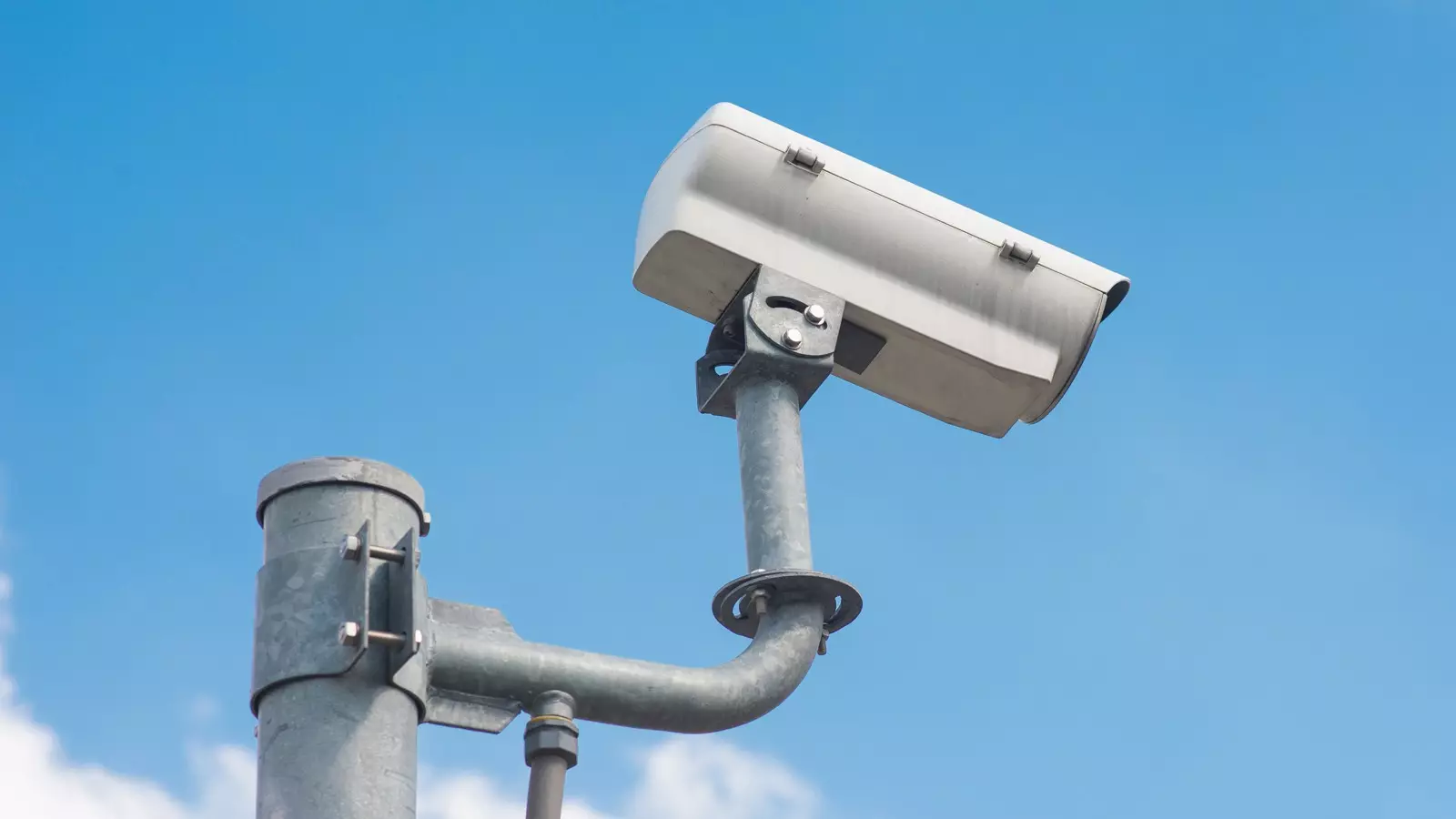 ਟ੍ਰੈਫਿਕ ਸੁਰੱਖਿਆ CCTV ਕੈਮਰਾ ਸੜਕ ਤੇ ਕੰਮ ਕਰ ਰਿਹਾ ਹੈ