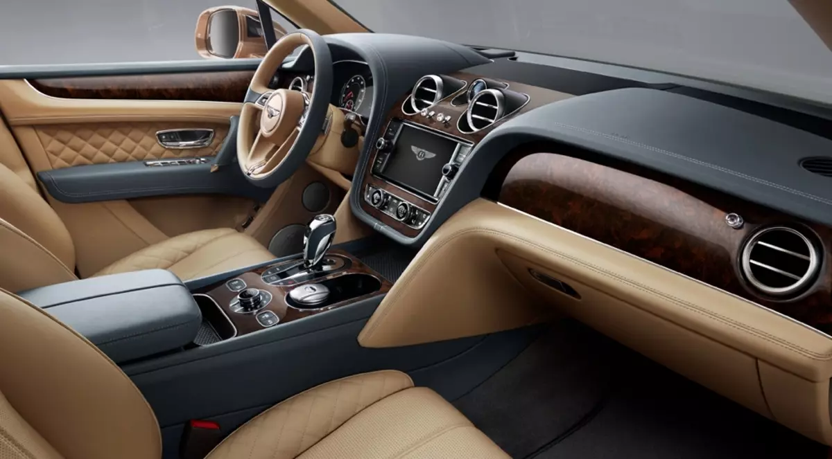 Bentley Bentayga luksuzni crossovers predati prvim kupcima. 42239_4