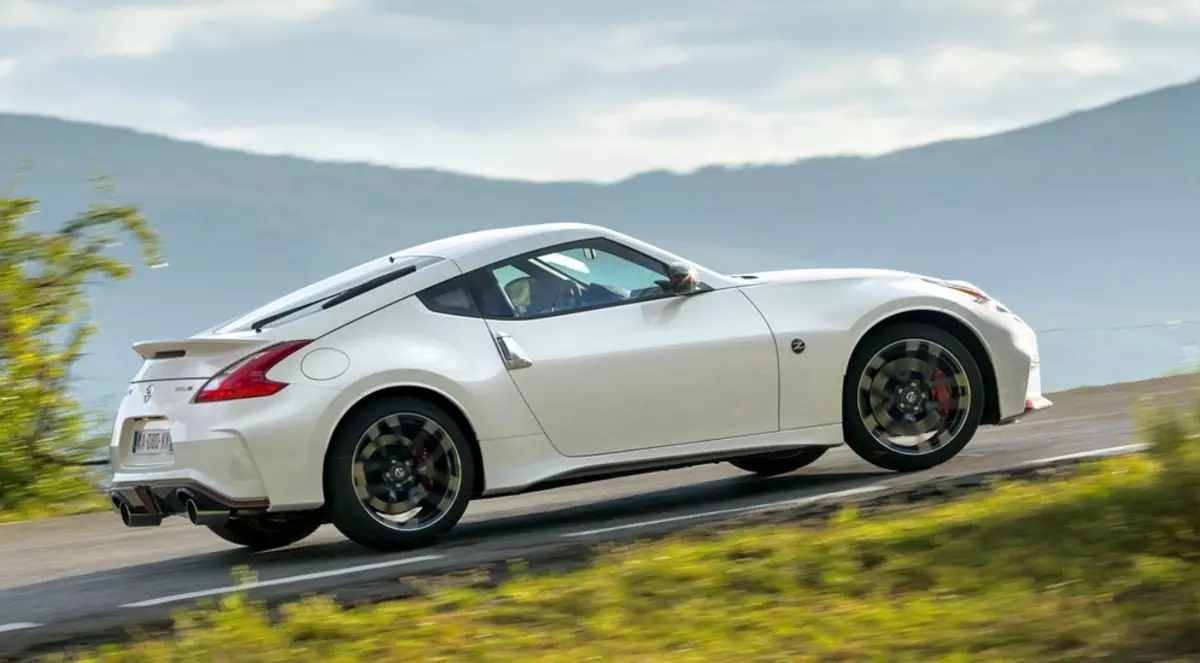 Coupe Nissan Z adzabwezeretsedwanso mu Close 42272_2