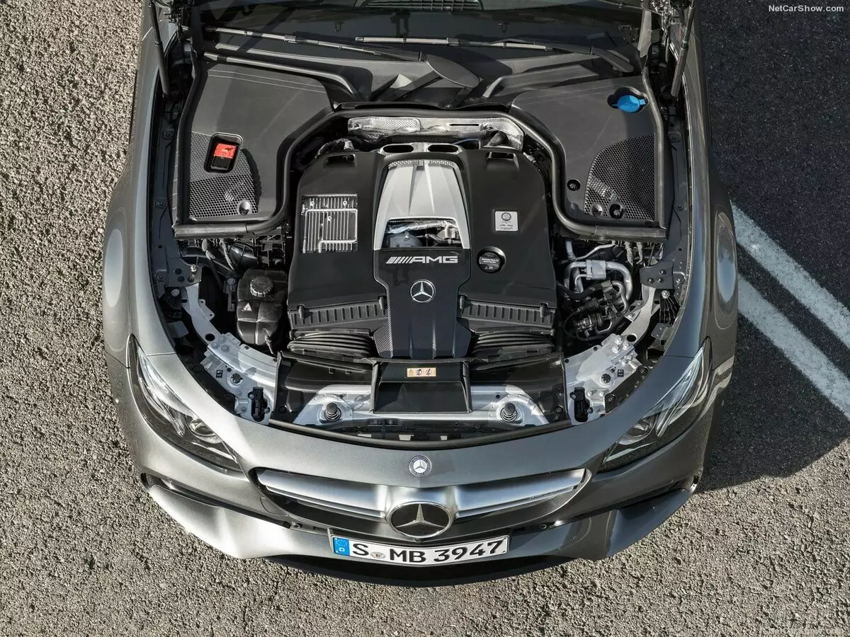 Unuaj provoj de Mercedes-AMG E63 S: brutala kaj komforta raketo 42339_8