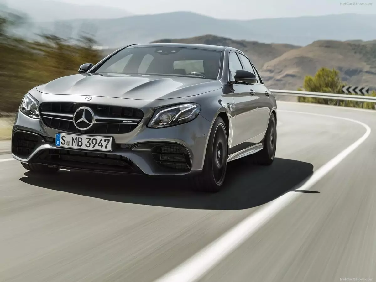 Ujian Mercedes-AMG E63 S pertama: roket yang brutal dan selesa 42339_9