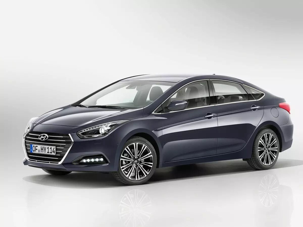 The updated Hyundai I40 family was rated in rubles