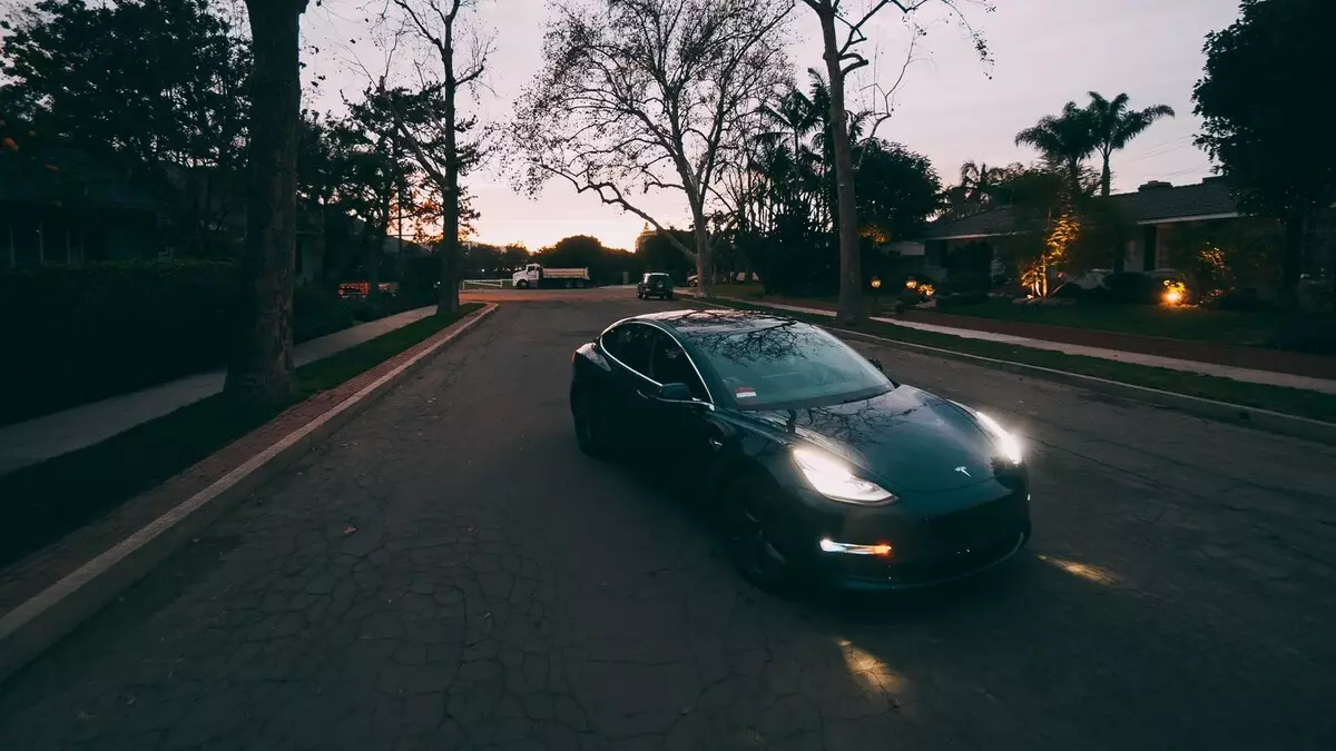 Scam de pantalla: Test Drive Tesla Model 3 als EUA 42403_10