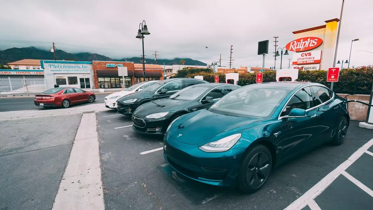 Scam de pantalla: Test Drive Tesla Model 3 als EUA 42403_6