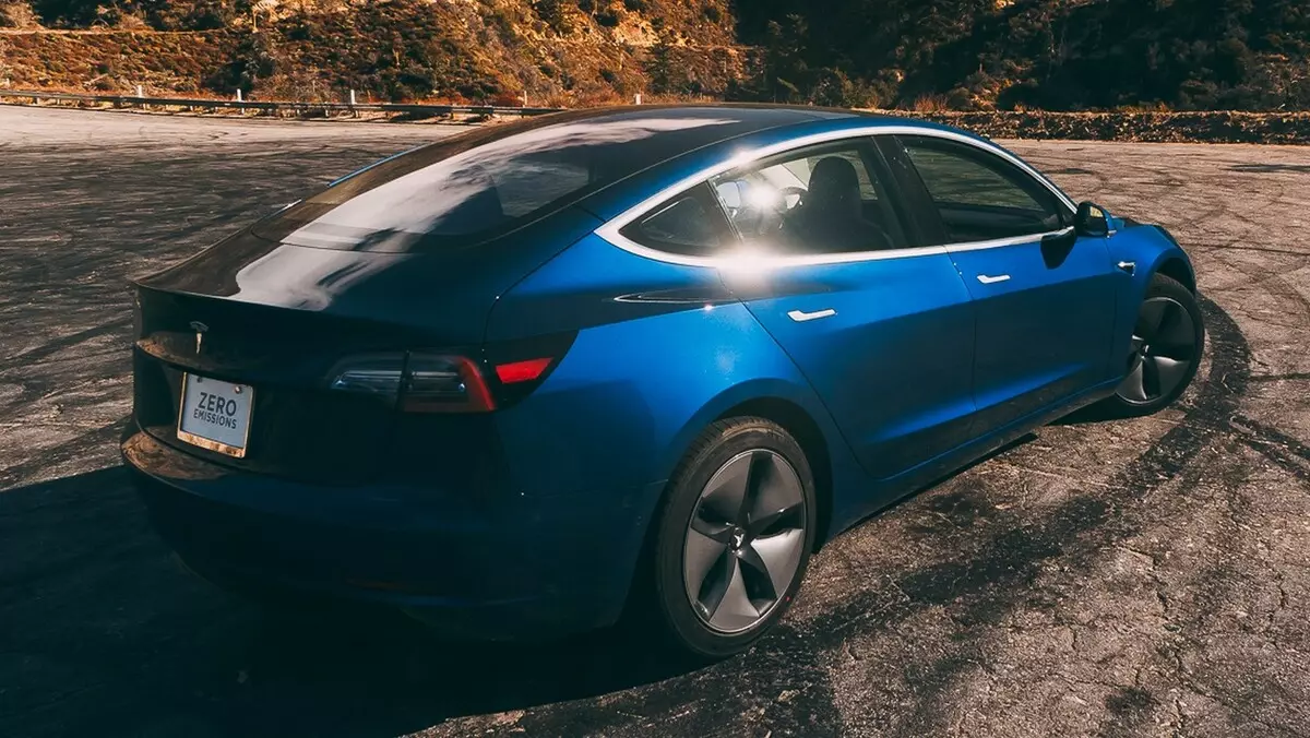 Scam de pantalla: Test Drive Tesla Model 3 als EUA 42403_9