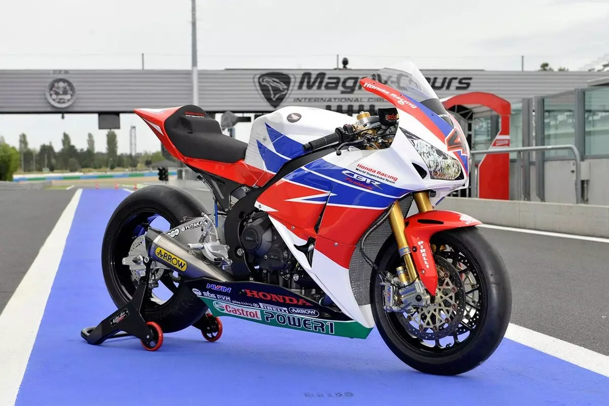 Setšoantšong: Moloko oa hajoale oa CBR1000rr fireblade