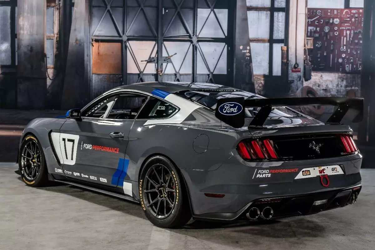 Na foto: ford mustang gt4