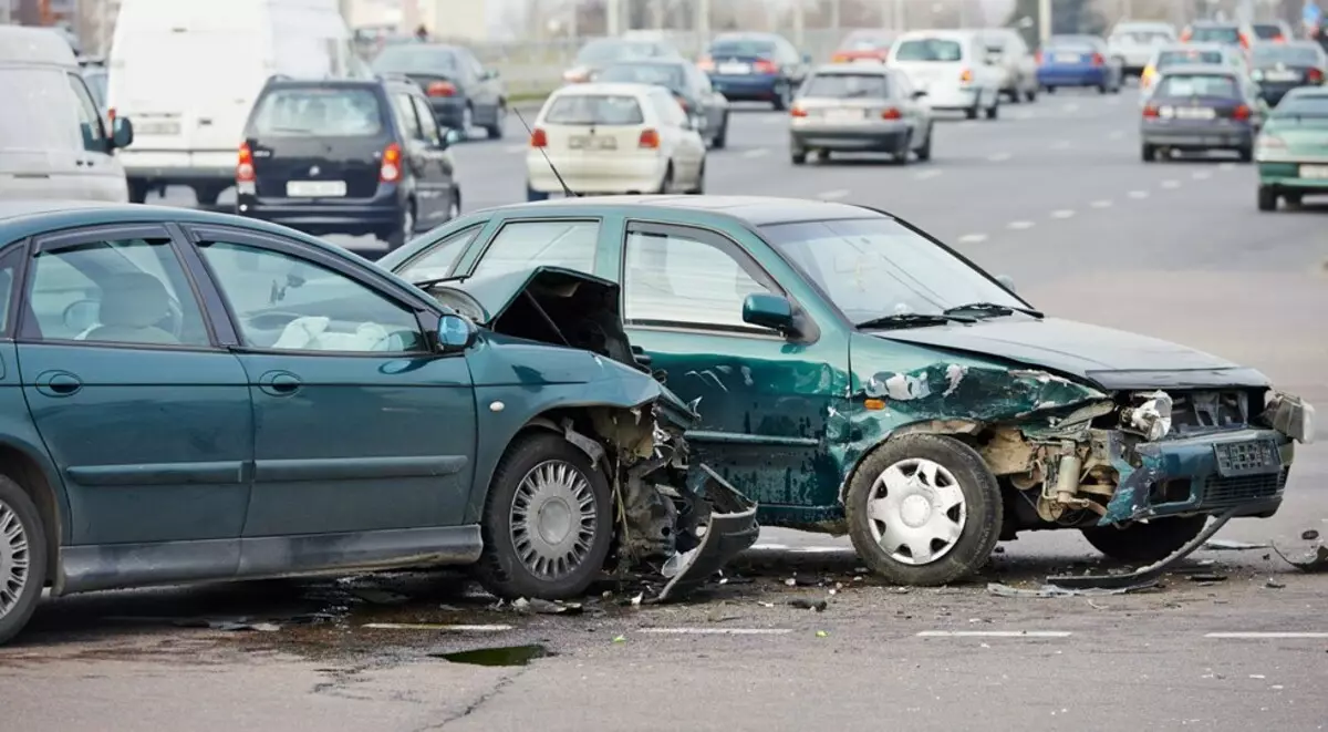 Auto Crash Colion hiriko kalean