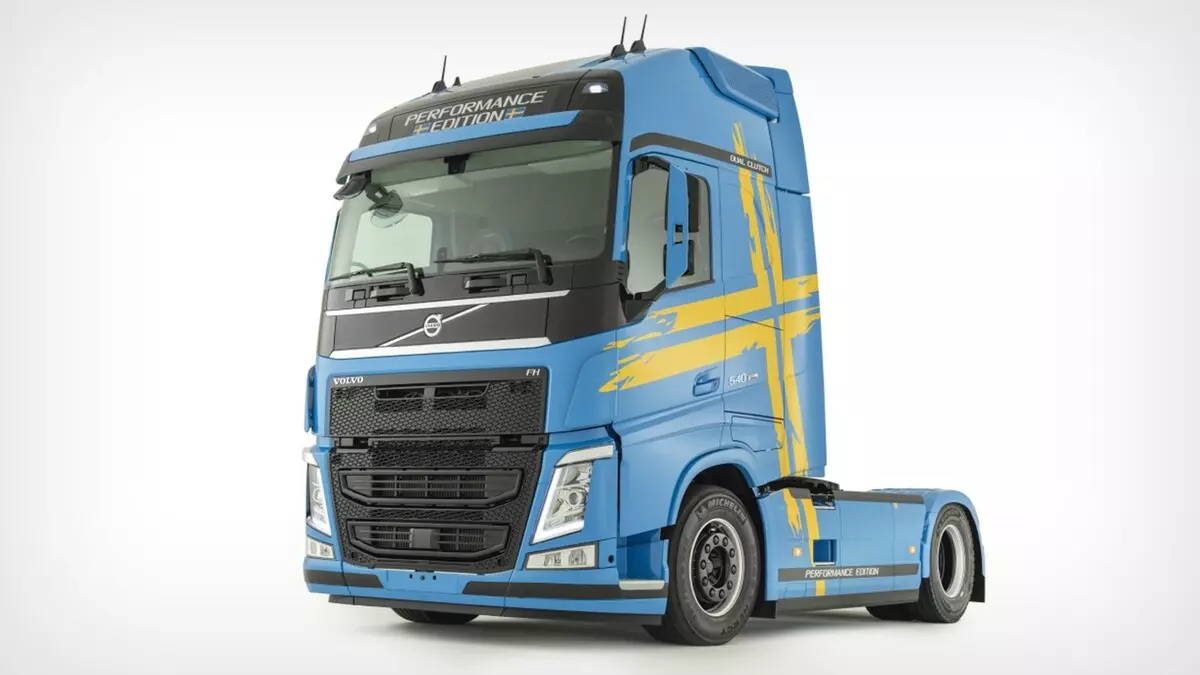 ไวกิ้งในรัสเซีย: รถบรรทุก Volvo นำรถแทรกเตอร์ FH พิเศษ จำกัด 42708_1