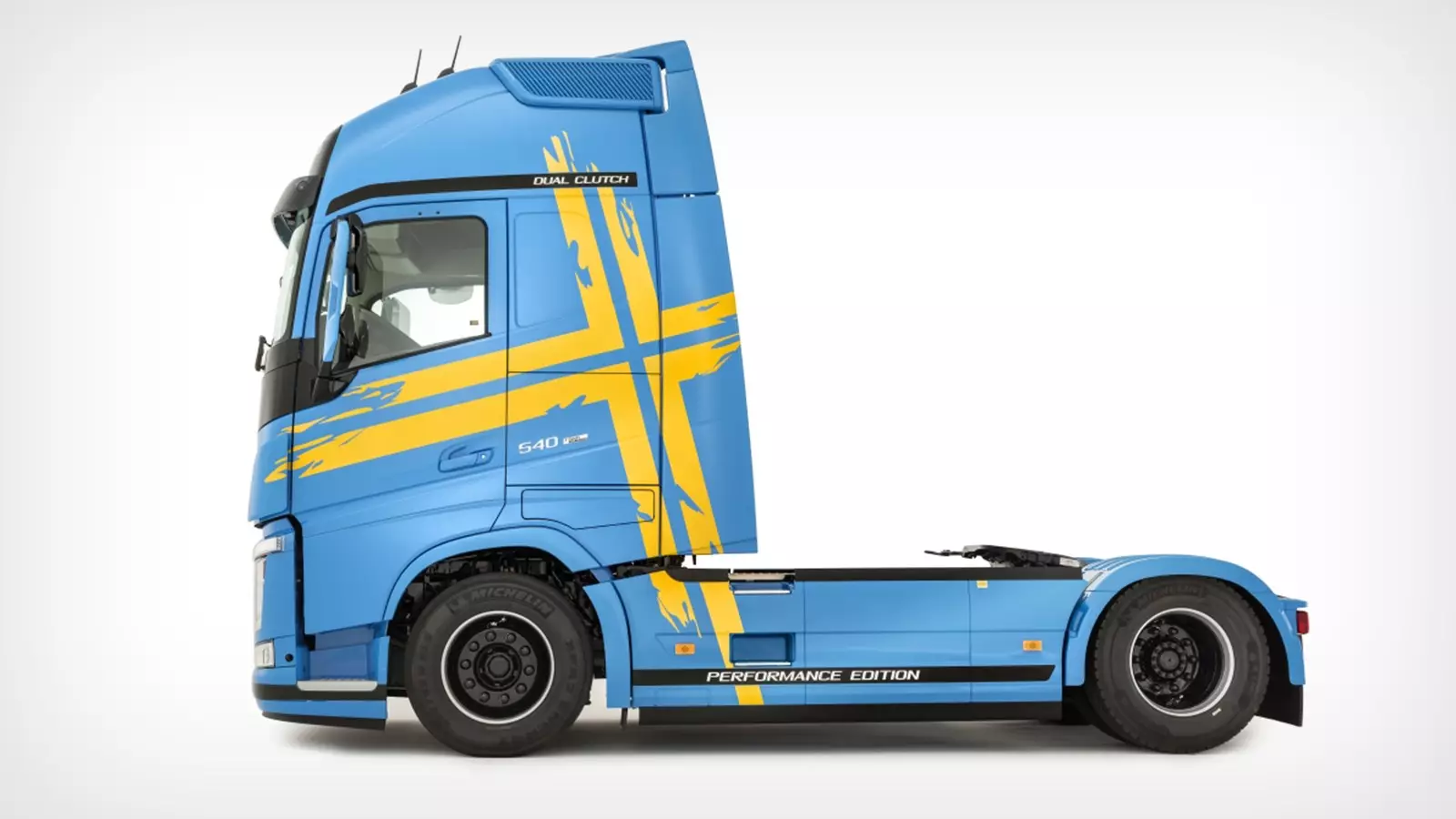 ไวกิ้งในรัสเซีย: รถบรรทุก Volvo นำรถแทรกเตอร์ FH พิเศษ จำกัด 42708_2