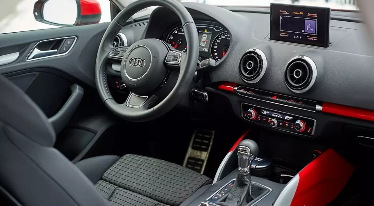 테스트 드라이브 Audi A3 세단 1.8 TFSI : 외부 경쟁 4284_32