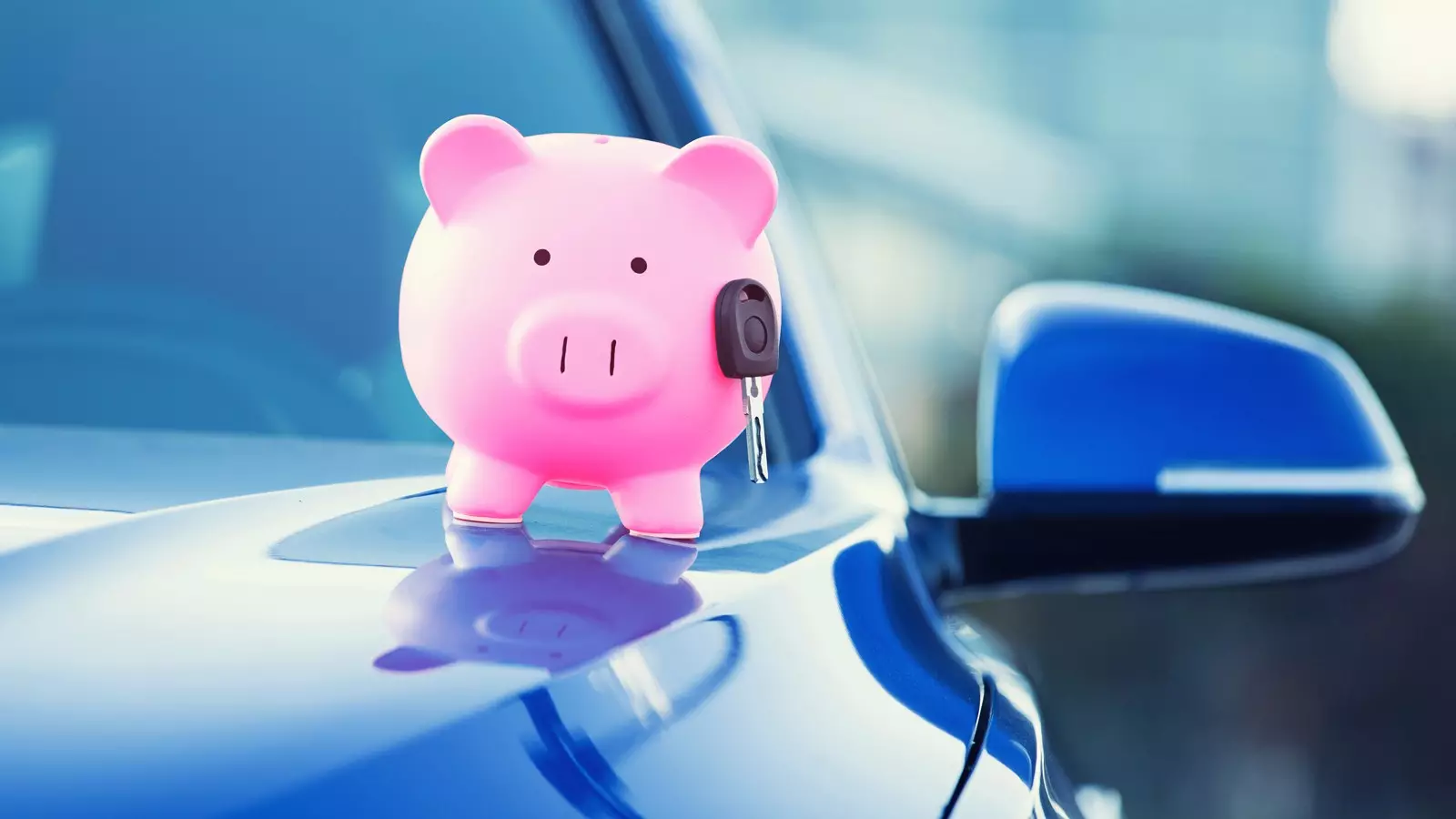 Nové auto s Piggy Bank, Kľúč na kapucňou