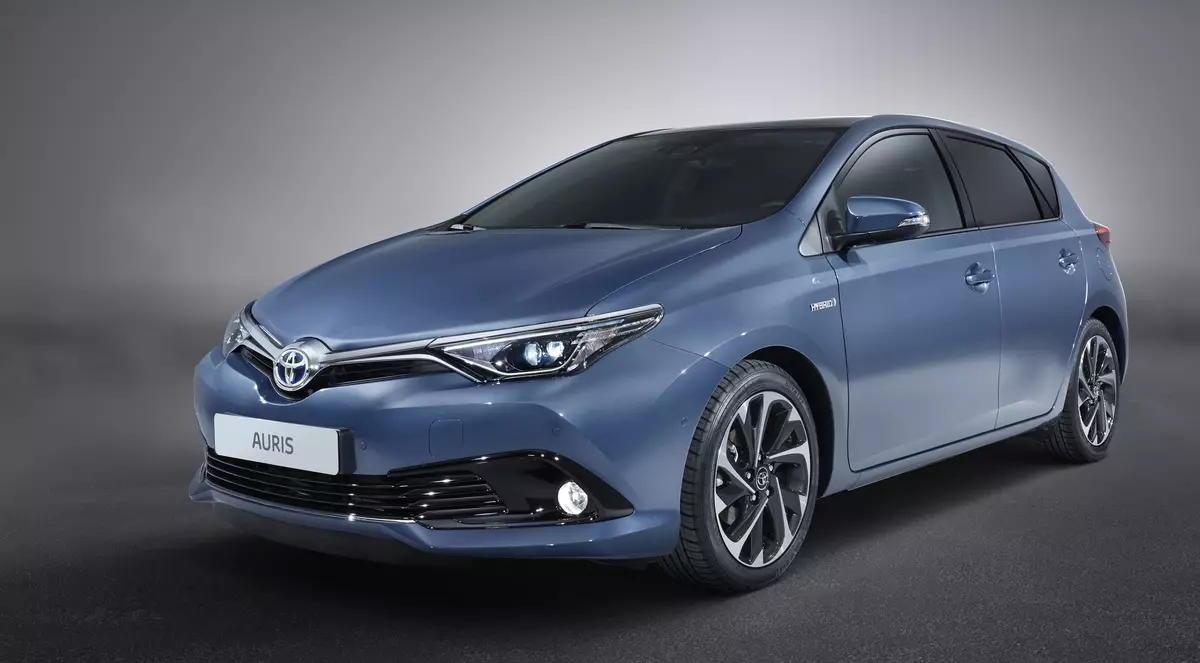 Toyota_auris_hybrid_5.jpeg.