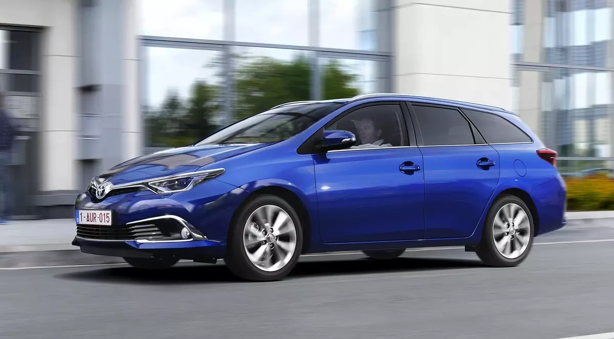 Toyota_auris_tourer_sports_7.jpeg.